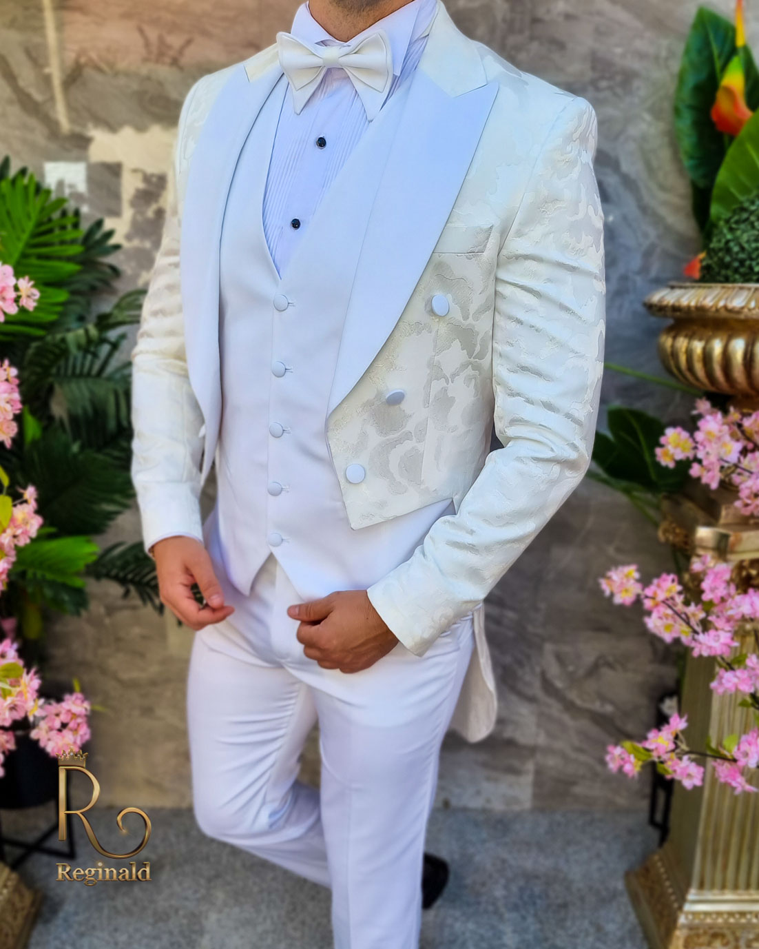 Frac alb ivoire de ceremonie Mire/Nas, Sacou, Vesta, Pantalon, Papion ...