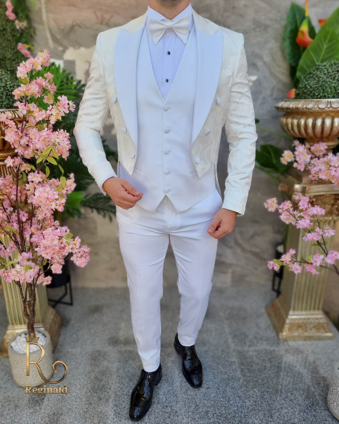 Frac alb ivoire de ceremonie Mire/Nas, Sacou, Vesta, Pantalon, Papion ...